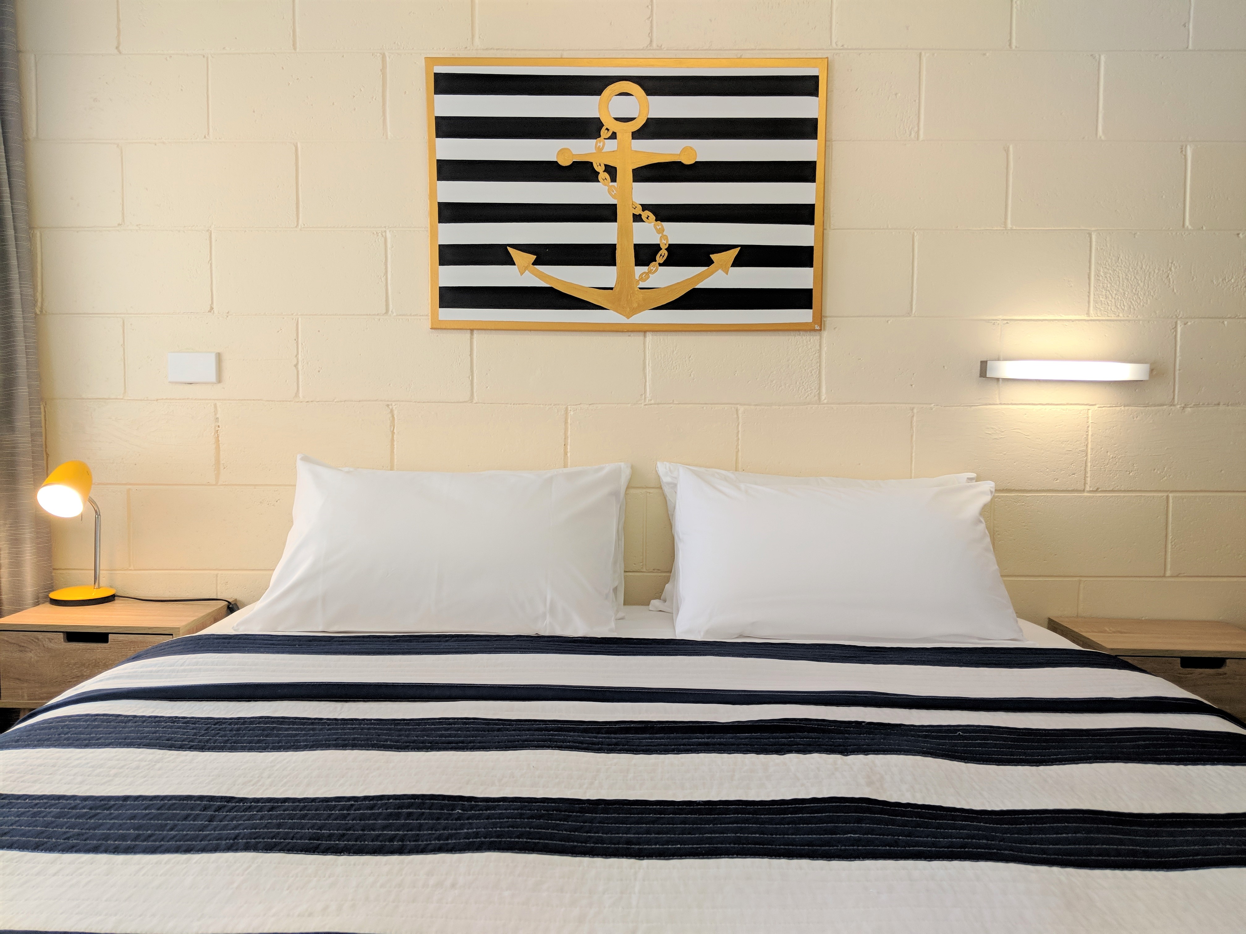 Sail Inn Motel Yeppoon King Room Bed – Sail Inn Motel